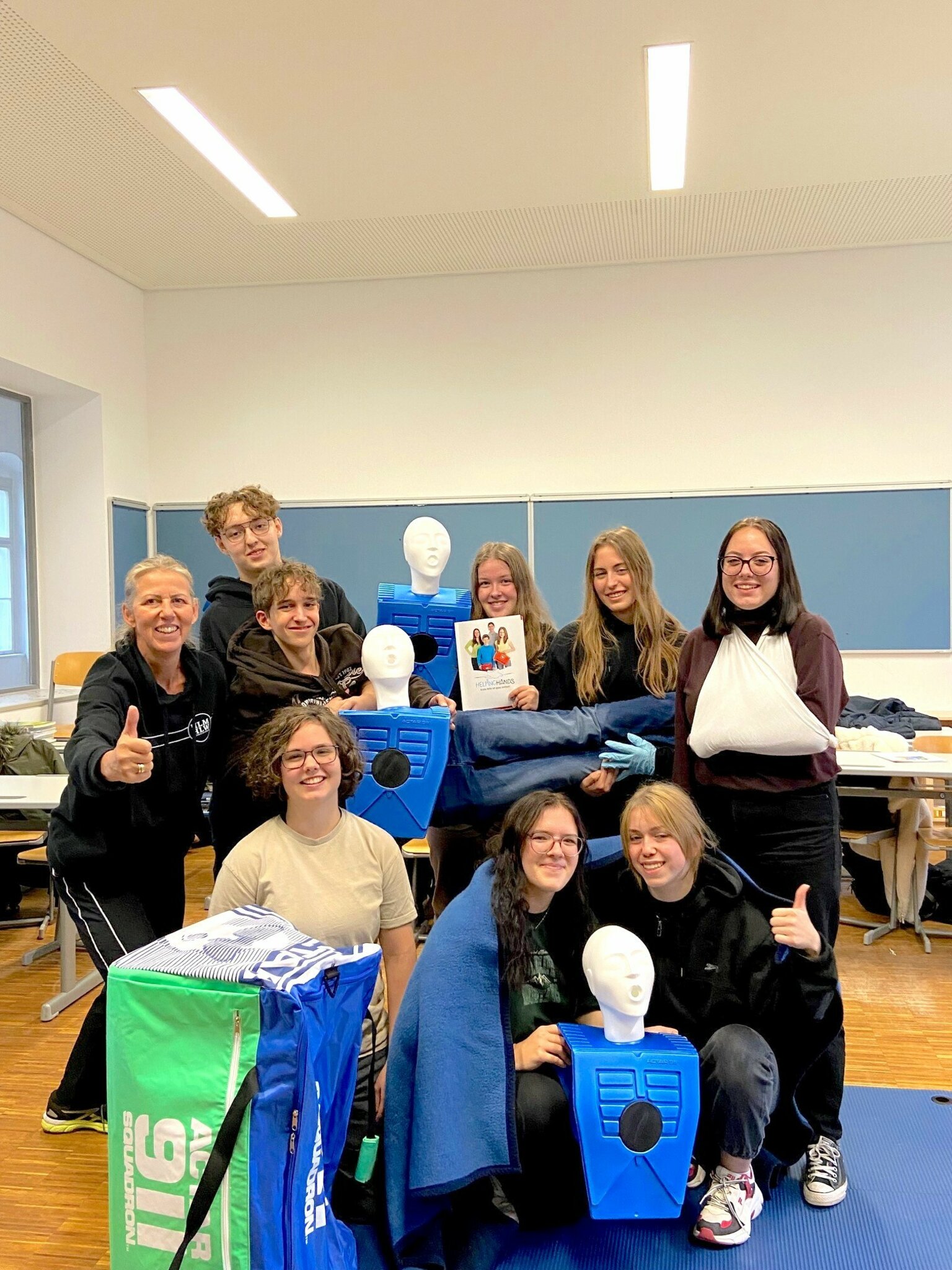 Ausbildung: Schüler meistern 16-stündiger Erste Hilfe Kurs - Krems