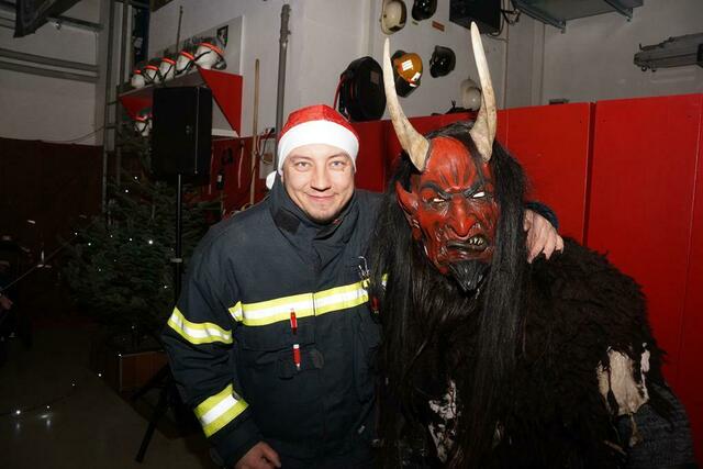 Weihnachtszeit: Nikolaus und Krampus zu Besuch in Münichholz - Steyr ...