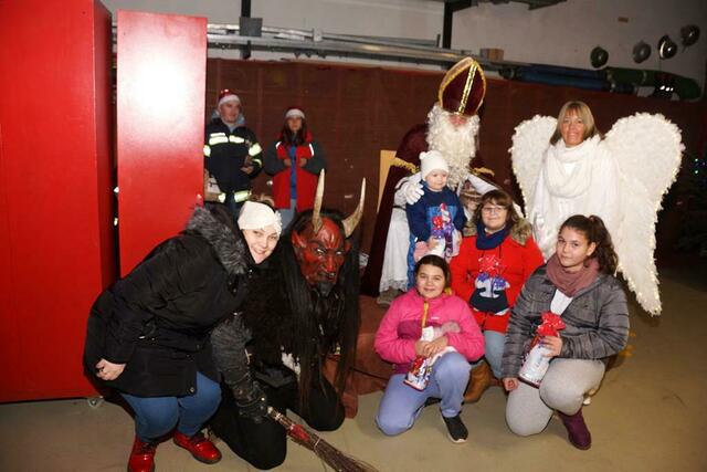 Weihnachtszeit: Nikolaus und Krampus zu Besuch in Münichholz - Steyr ...