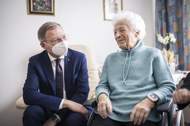 Stefanie Kürner ist älteste Oberösterreicherin: Landeshauptmann Thomas ...