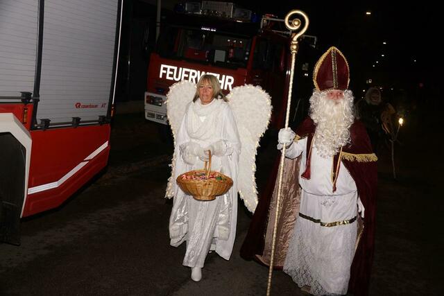 Weihnachtszeit: Nikolaus und Krampus zu Besuch in Münichholz - Steyr ...