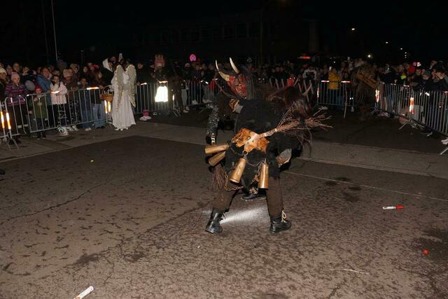 Weihnachtszeit: Nikolaus und Krampus zu Besuch in Münichholz - Steyr ...