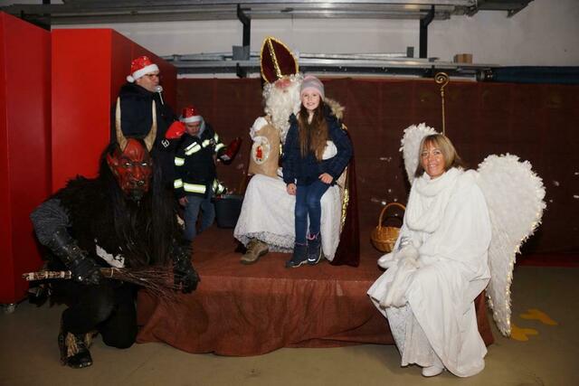 Weihnachtszeit: Nikolaus und Krampus zu Besuch in Münichholz - Steyr ...