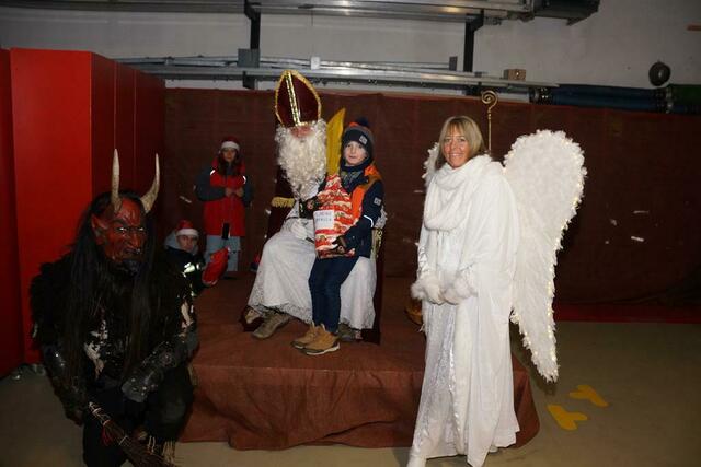 Weihnachtszeit: Nikolaus und Krampus zu Besuch in Münichholz - Steyr ...