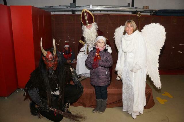 Weihnachtszeit: Nikolaus und Krampus zu Besuch in Münichholz - Steyr ...