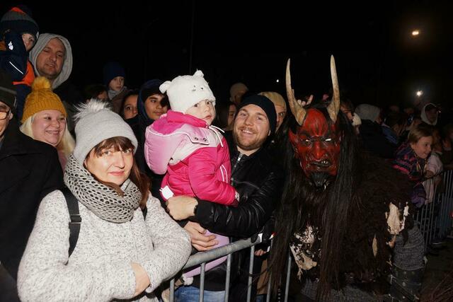Weihnachtszeit: Nikolaus und Krampus zu Besuch in Münichholz - Steyr ...
