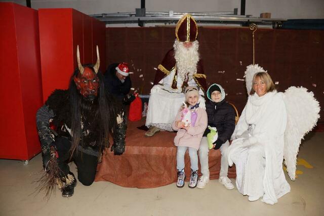 Weihnachtszeit: Nikolaus und Krampus zu Besuch in Münichholz - Steyr ...
