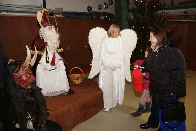 Weihnachtszeit: Nikolaus und Krampus zu Besuch in Münichholz - Steyr ...