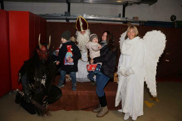 Weihnachtszeit: Nikolaus und Krampus zu Besuch in Münichholz - Steyr ...
