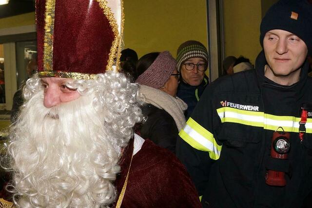 Weihnachtszeit: Nikolaus und Krampus zu Besuch in Münichholz - Steyr ...