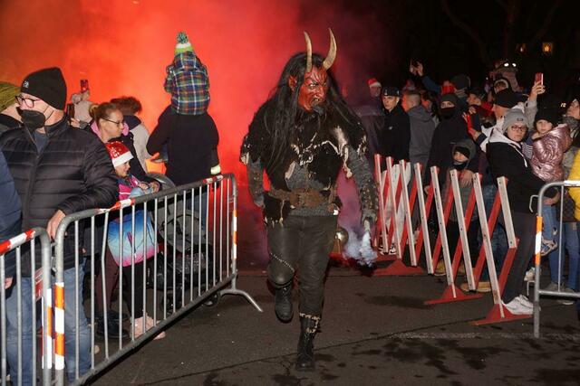 Weihnachtszeit: Nikolaus und Krampus zu Besuch in Münichholz - Steyr ...