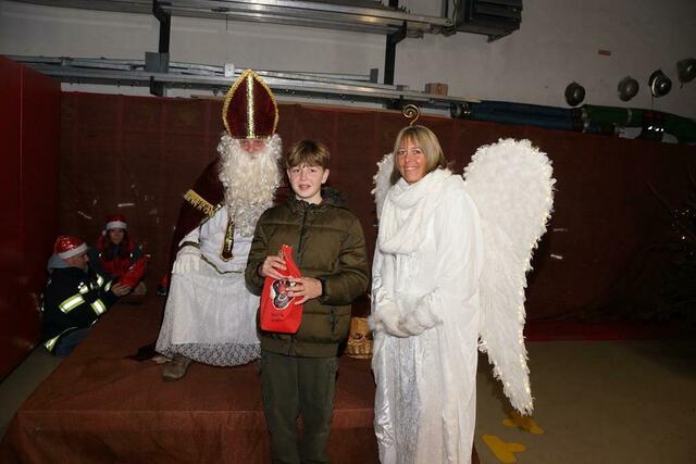 Weihnachtszeit: Nikolaus und Krampus zu Besuch in Münichholz - Steyr ...