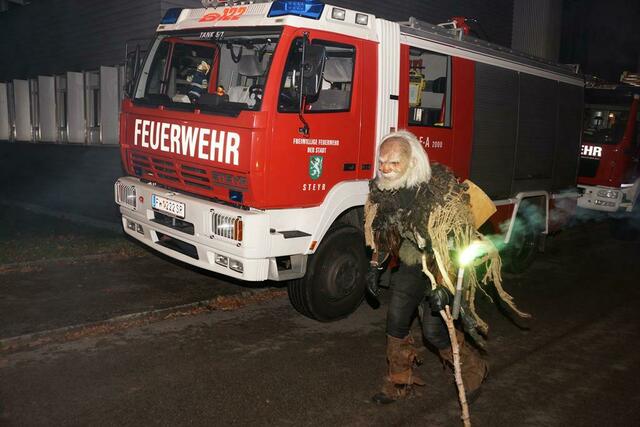 Weihnachtszeit: Nikolaus und Krampus zu Besuch in Münichholz - Steyr ...