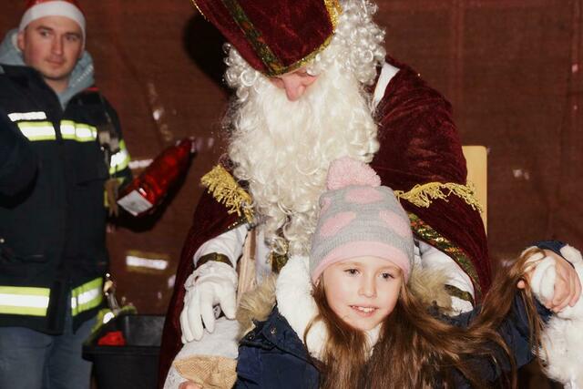 Weihnachtszeit: Nikolaus und Krampus zu Besuch in Münichholz - Steyr ...