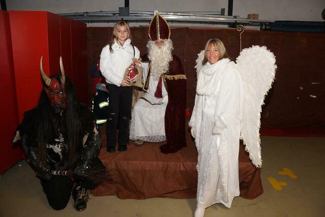 Weihnachtszeit: Nikolaus und Krampus zu Besuch in Münichholz - Steyr ...