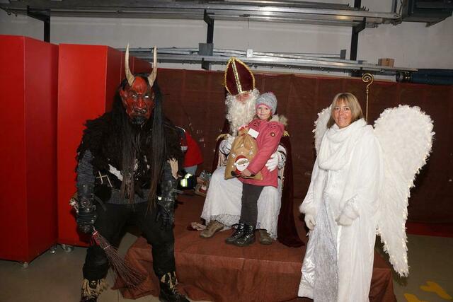 Weihnachtszeit: Nikolaus und Krampus zu Besuch in Münichholz - Steyr ...