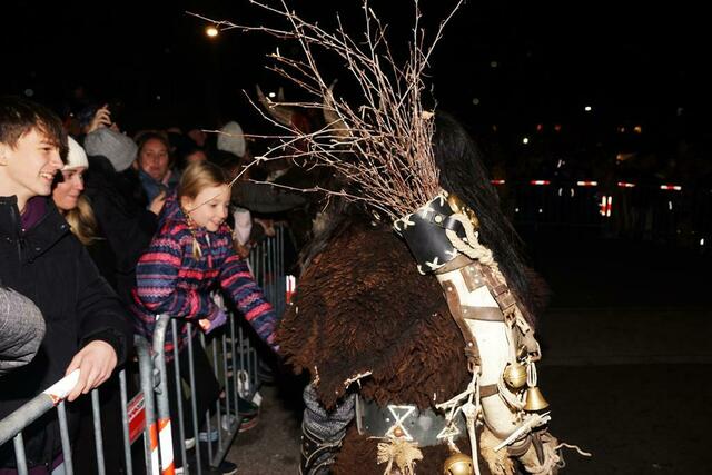 Weihnachtszeit: Nikolaus und Krampus zu Besuch in Münichholz - Steyr ...