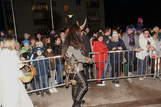 Weihnachtszeit: Nikolaus und Krampus zu Besuch in Münichholz - Steyr ...