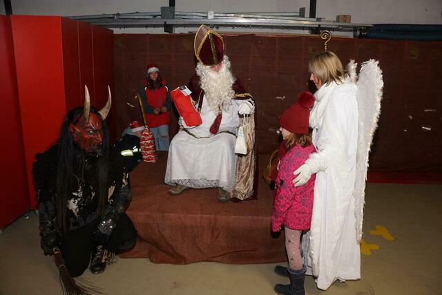 Weihnachtszeit: Nikolaus und Krampus zu Besuch in Münichholz - Steyr ...