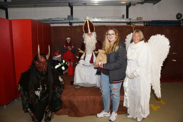 Weihnachtszeit: Nikolaus und Krampus zu Besuch in Münichholz - Steyr ...