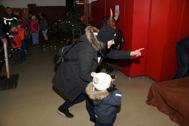 Weihnachtszeit: Nikolaus und Krampus zu Besuch in Münichholz - Steyr ...