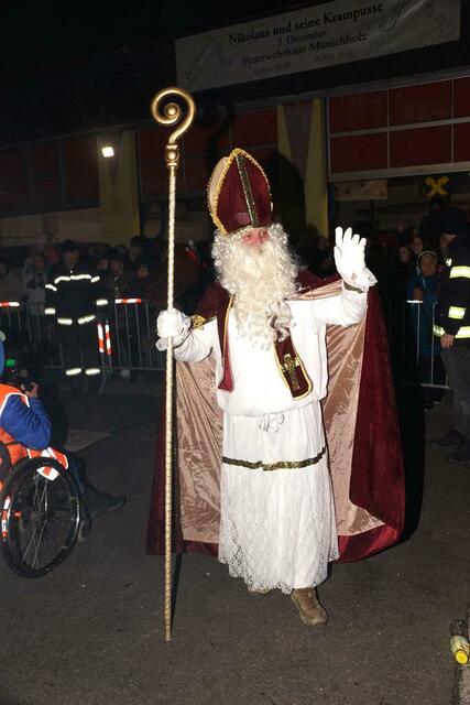 Weihnachtszeit: Nikolaus und Krampus zu Besuch in Münichholz - Steyr ...