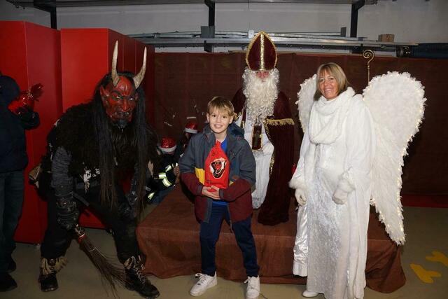 Weihnachtszeit: Nikolaus und Krampus zu Besuch in Münichholz - Steyr ...