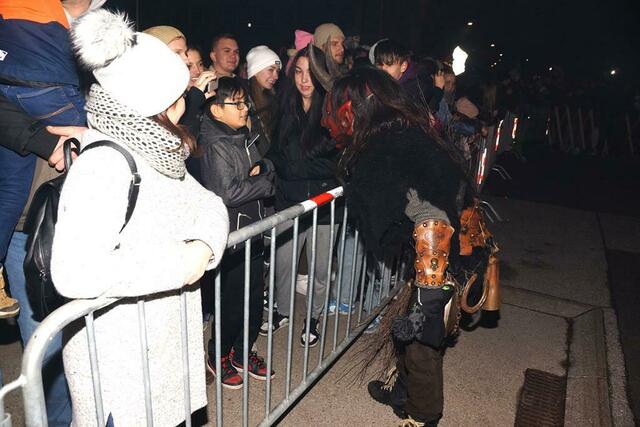 Weihnachtszeit: Nikolaus und Krampus zu Besuch in Münichholz - Steyr ...