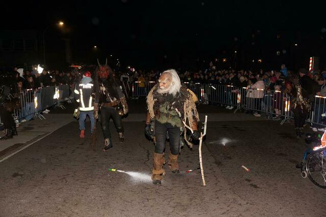 Weihnachtszeit: Nikolaus und Krampus zu Besuch in Münichholz - Steyr ...