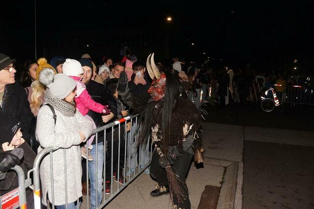 Weihnachtszeit: Nikolaus und Krampus zu Besuch in Münichholz - Steyr ...