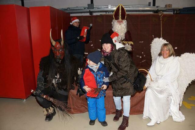 Weihnachtszeit: Nikolaus und Krampus zu Besuch in Münichholz - Steyr ...