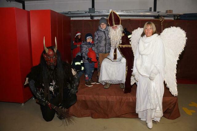 Weihnachtszeit: Nikolaus und Krampus zu Besuch in Münichholz - Steyr ...