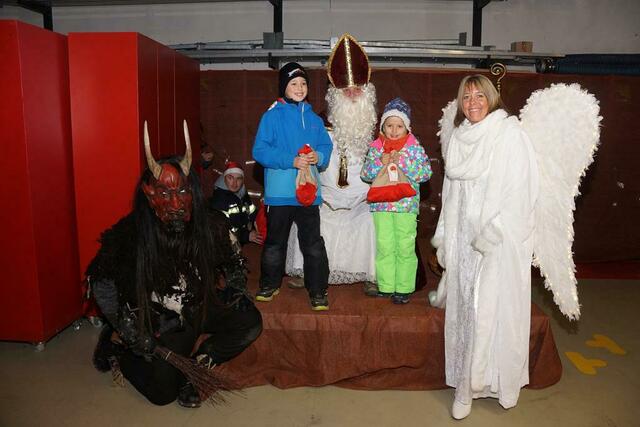 Weihnachtszeit: Nikolaus und Krampus zu Besuch in Münichholz - Steyr ...