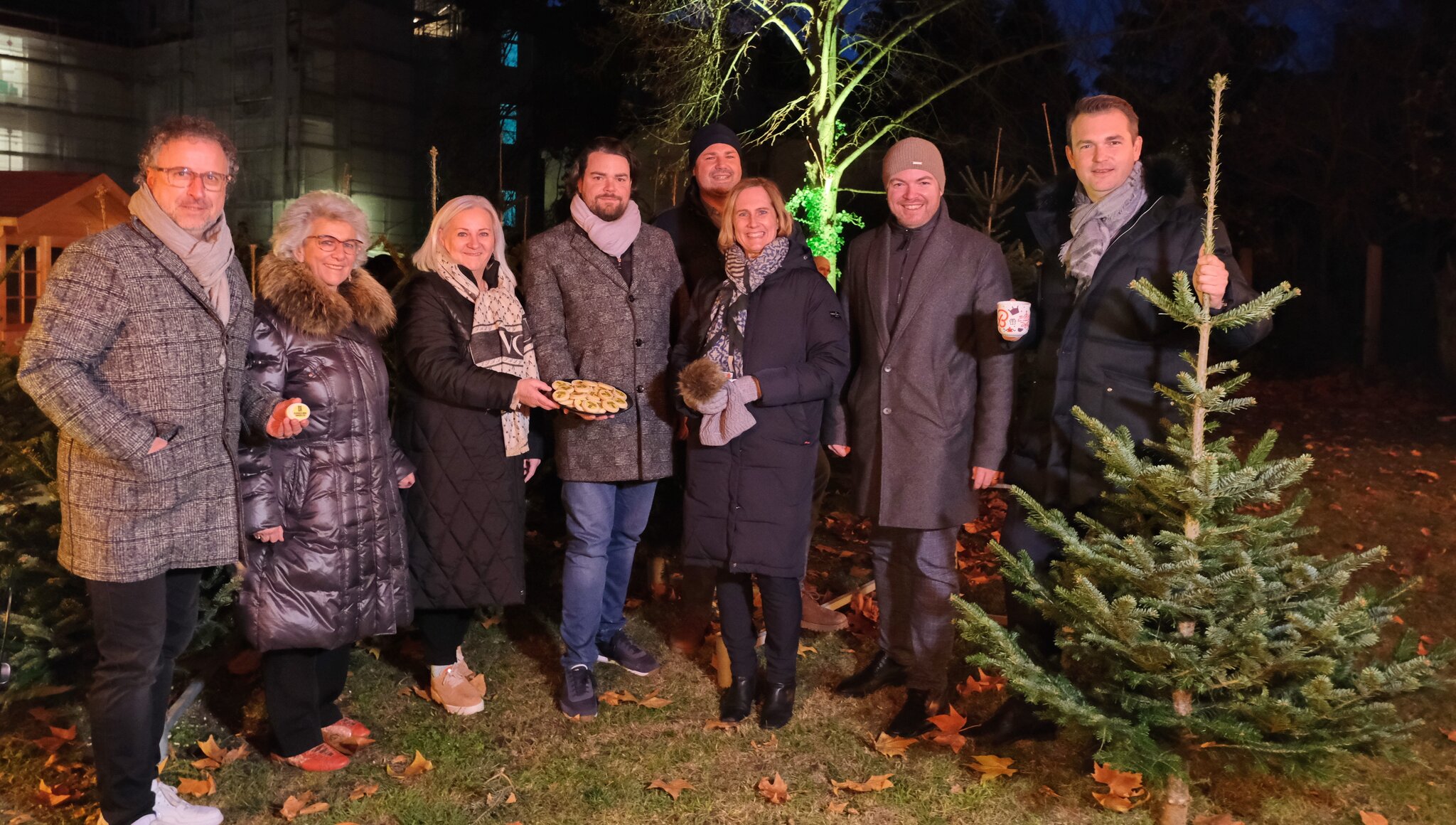 Immobilien Brüder Riha: 100 Christbäume in der Frauengasse verschenkt ...