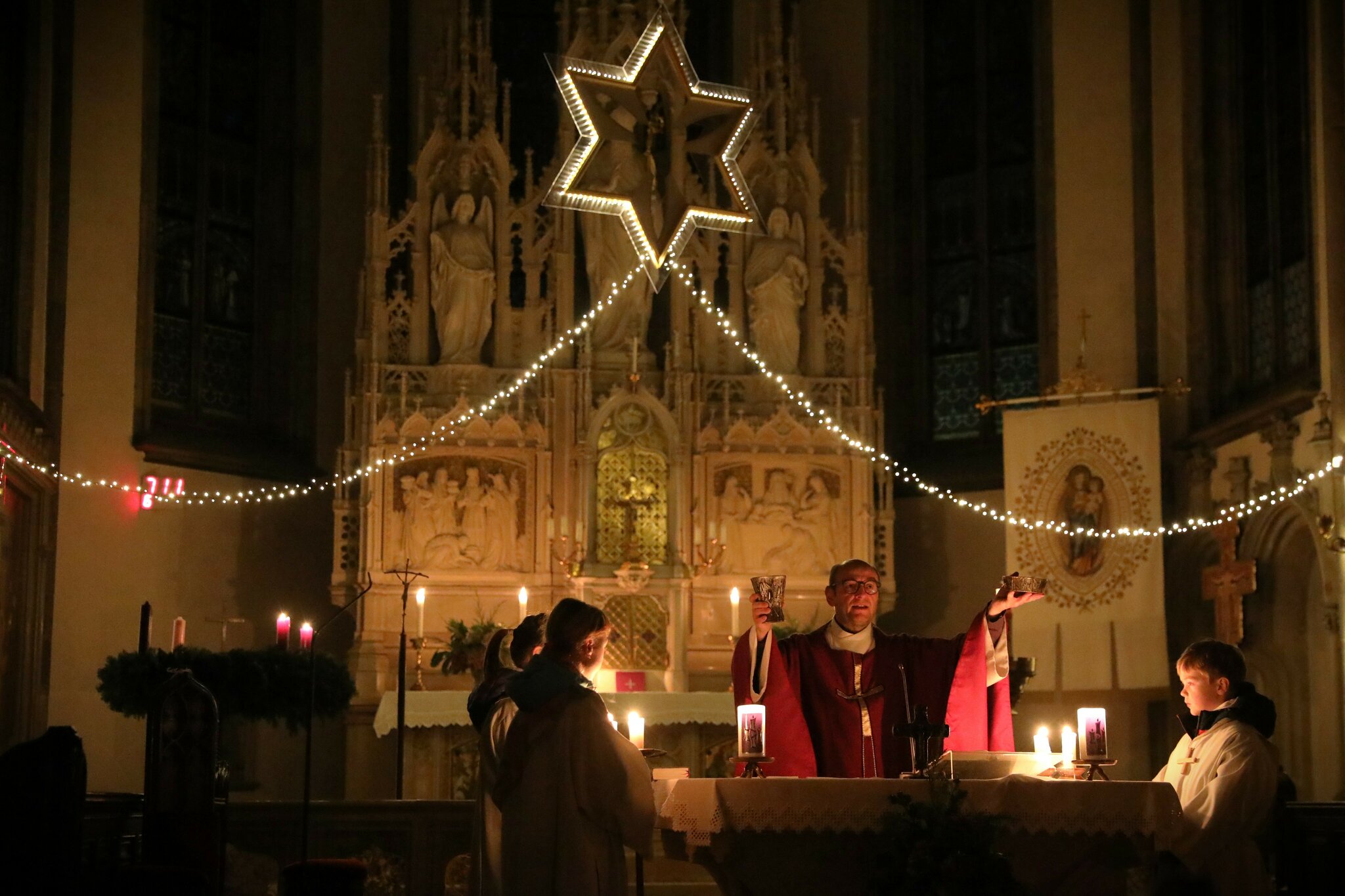 Stadtpfarrkirche St. Valentin: Rorate Messe in der Adventzeit - Enns