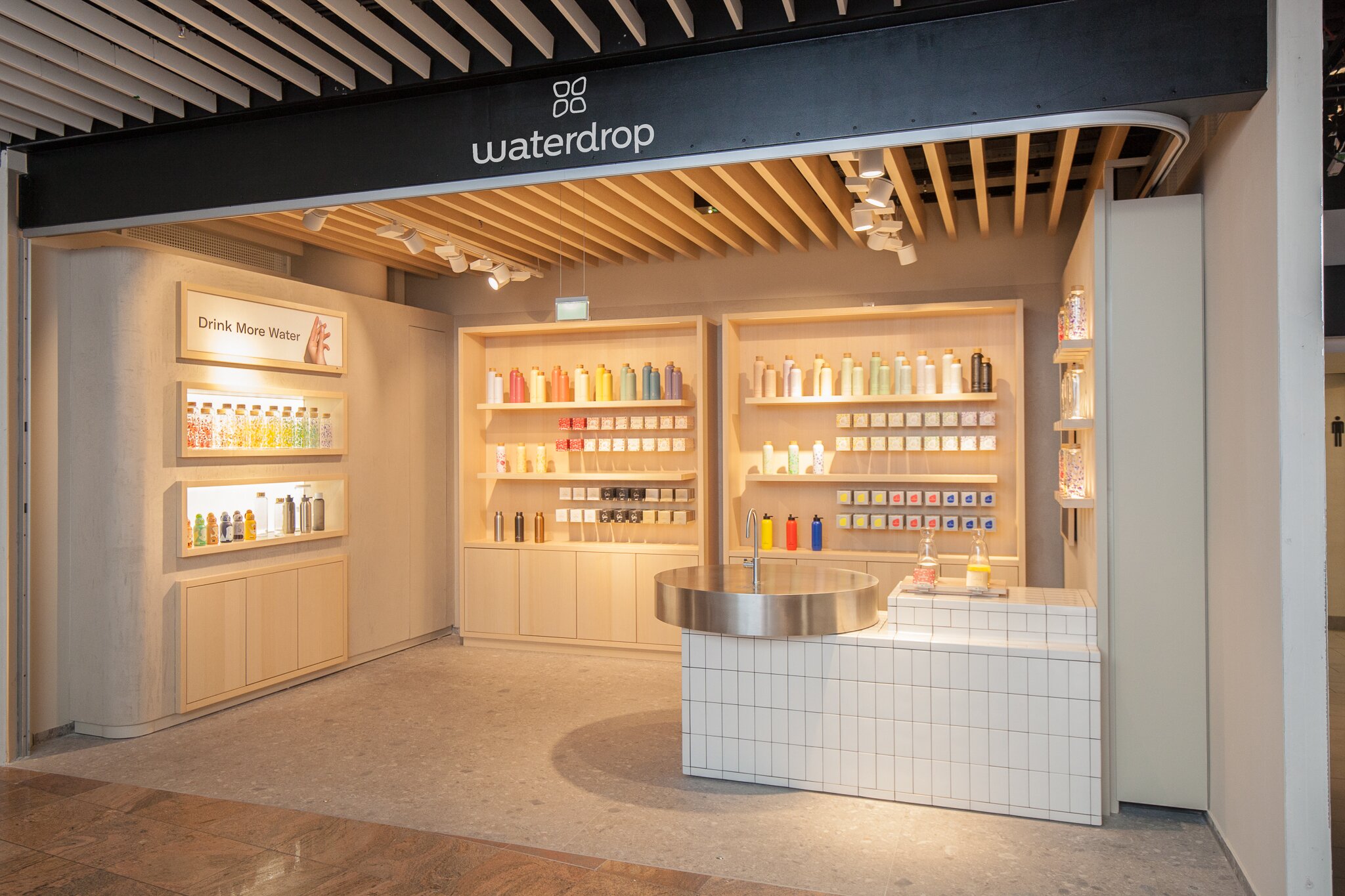 Neueröffnung: Am Flughafen Schwechat eröffnet Start-up "Waterdrop" - Schwechat