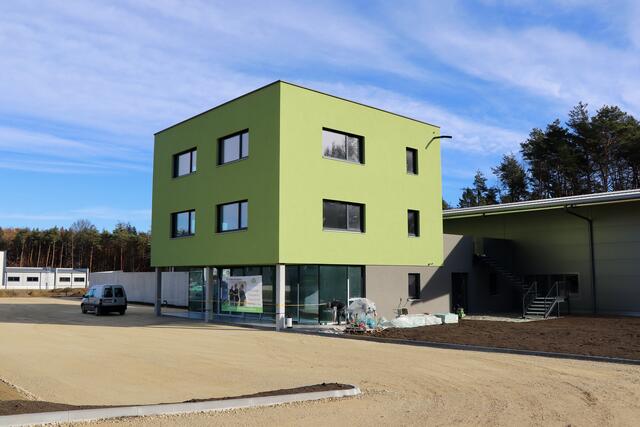 Vorzeigebetriebe der Region: Green Testing Lab - Die E-Mobilität sicher ...