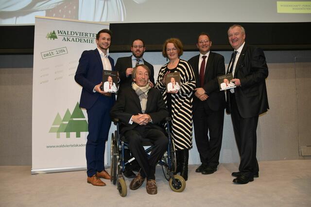 80. Geburtstag: Berührender Abend für Philosoph Peter Kampits - Krems