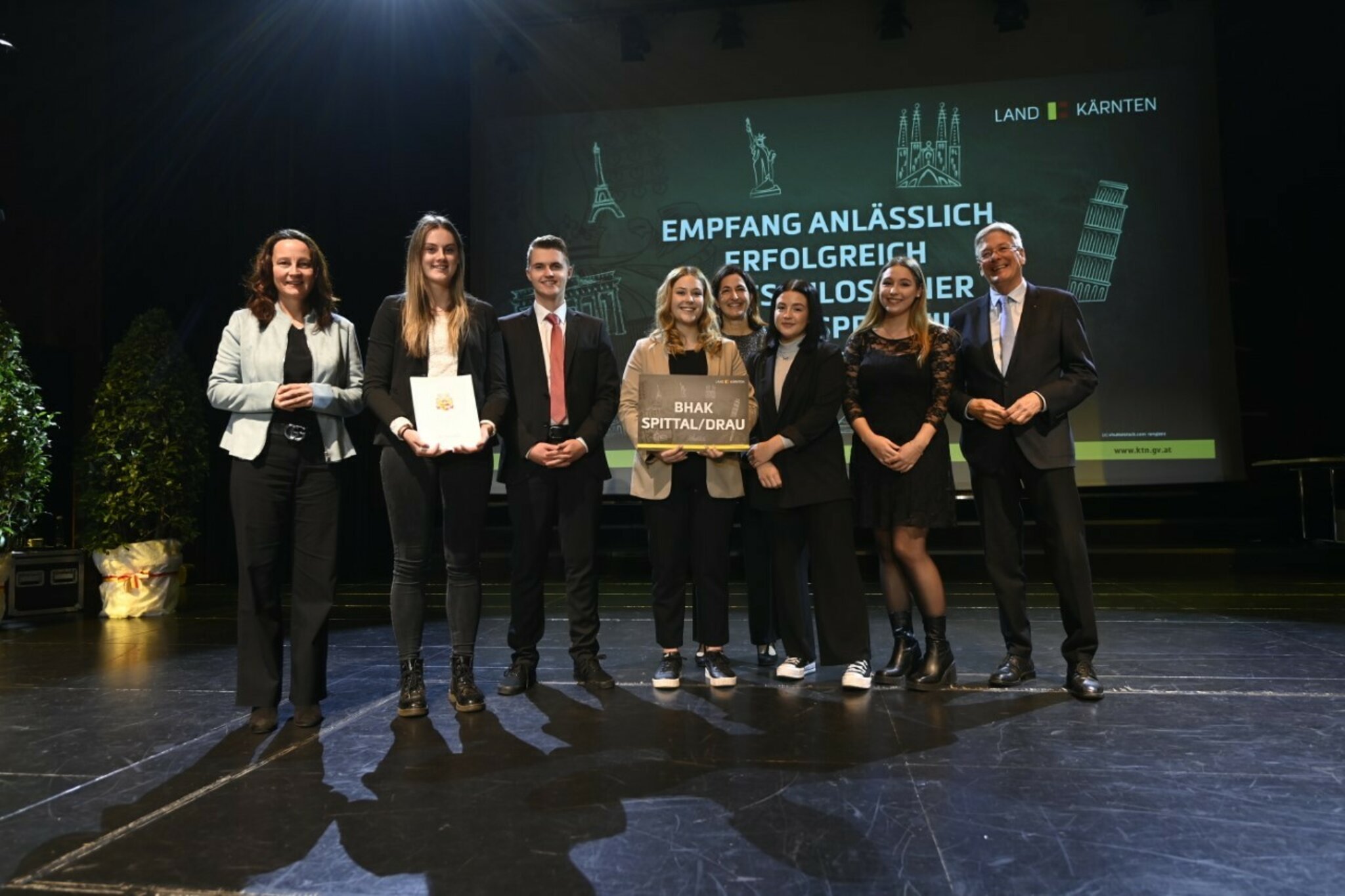 Pflichtpraktika: Land ehrt Auslandspraktikanten der HAK Spittal - Spittal