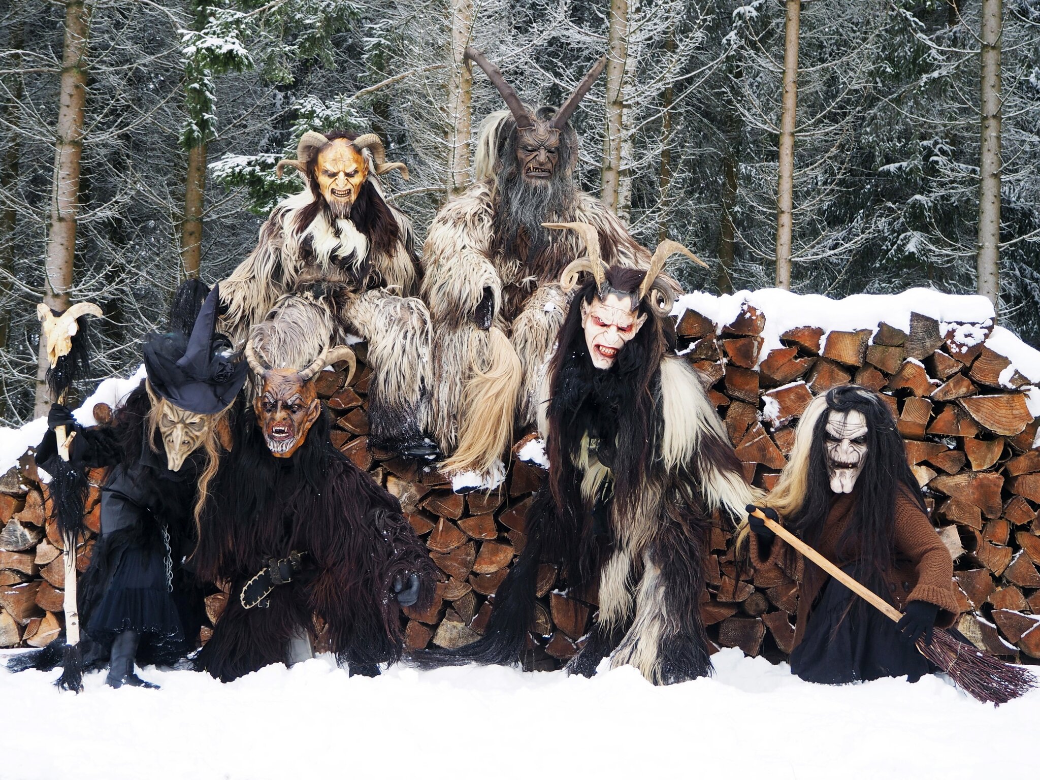 5. Jänner in Schleißheim: Schleißheimer Perchten laden zum Kehraus ...