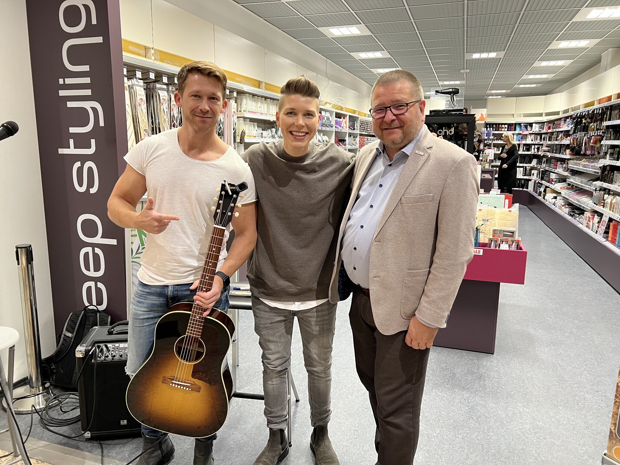 Manager rockte: Singer-Songwriterin spielte in den City Arkaden auf - Klagenfurt