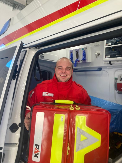 Rotes Kreuz Hofkirchen: Daniel ist am Heiligen Abend da, um zu helfen ...