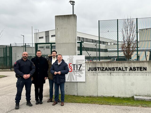 Dank an die Bediensteten: FPÖ- Vertreter besuchten Justizanstalt Asten ...