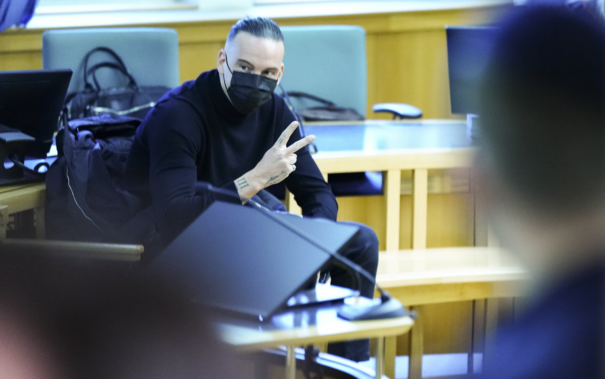 Wegen Prügelei: Rapper RAF Camora von Wiener Landesgericht ...