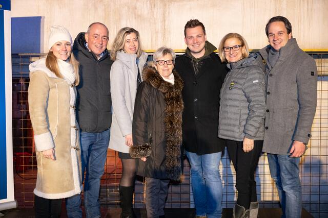 Mit Mikl-Leitner und Krumböck: Punsch und Maroni in der Glanzstoff - St ...