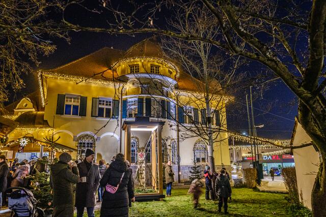 Adventmarkt: Das erste "S'Andorfer Christkindl" war ein voller Erfolg ...