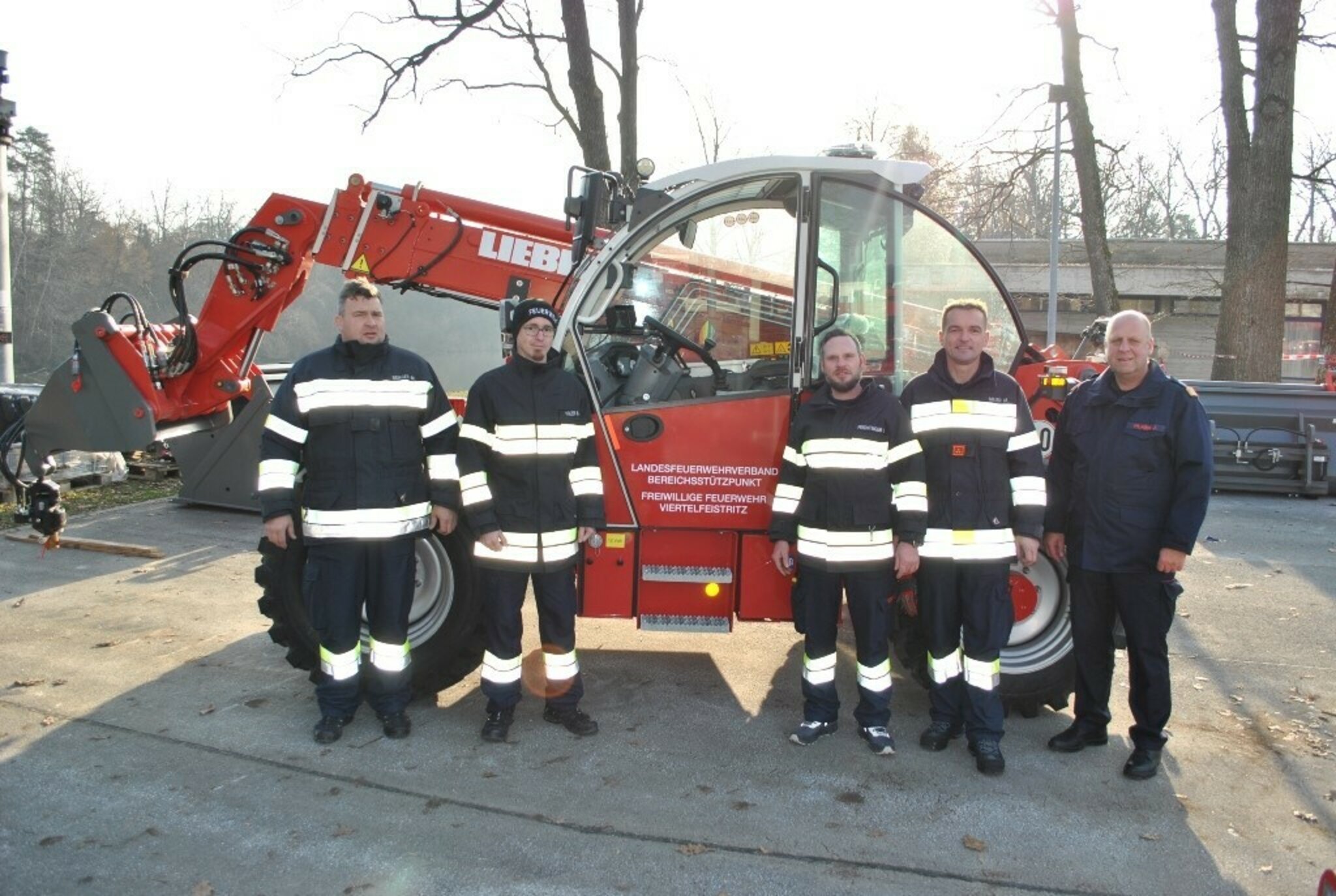 Frewillige Feuerwehr: Übergabe des Stützpunktfahrzeuges Teleskoplader - Weiz