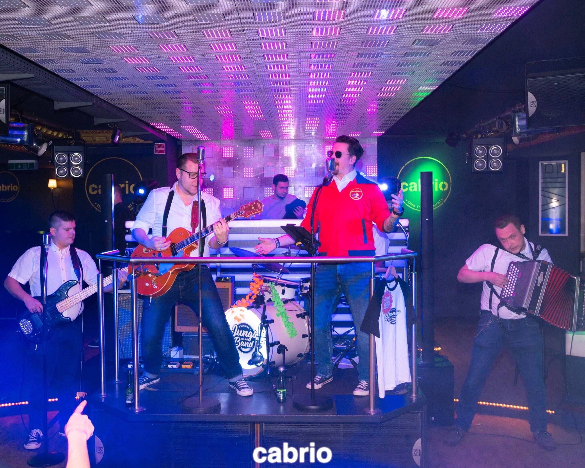 Back to the Cabrio: Jungs von der Band LIVE im Cabrio - Urfahr-Umgebung