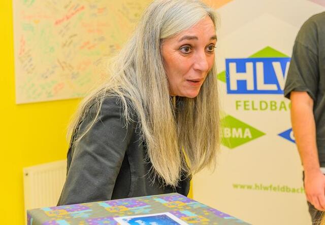 Feldbach: IT-Anbieter CCF sponserte sechs Notebooks für Ukraine-Klasse ...