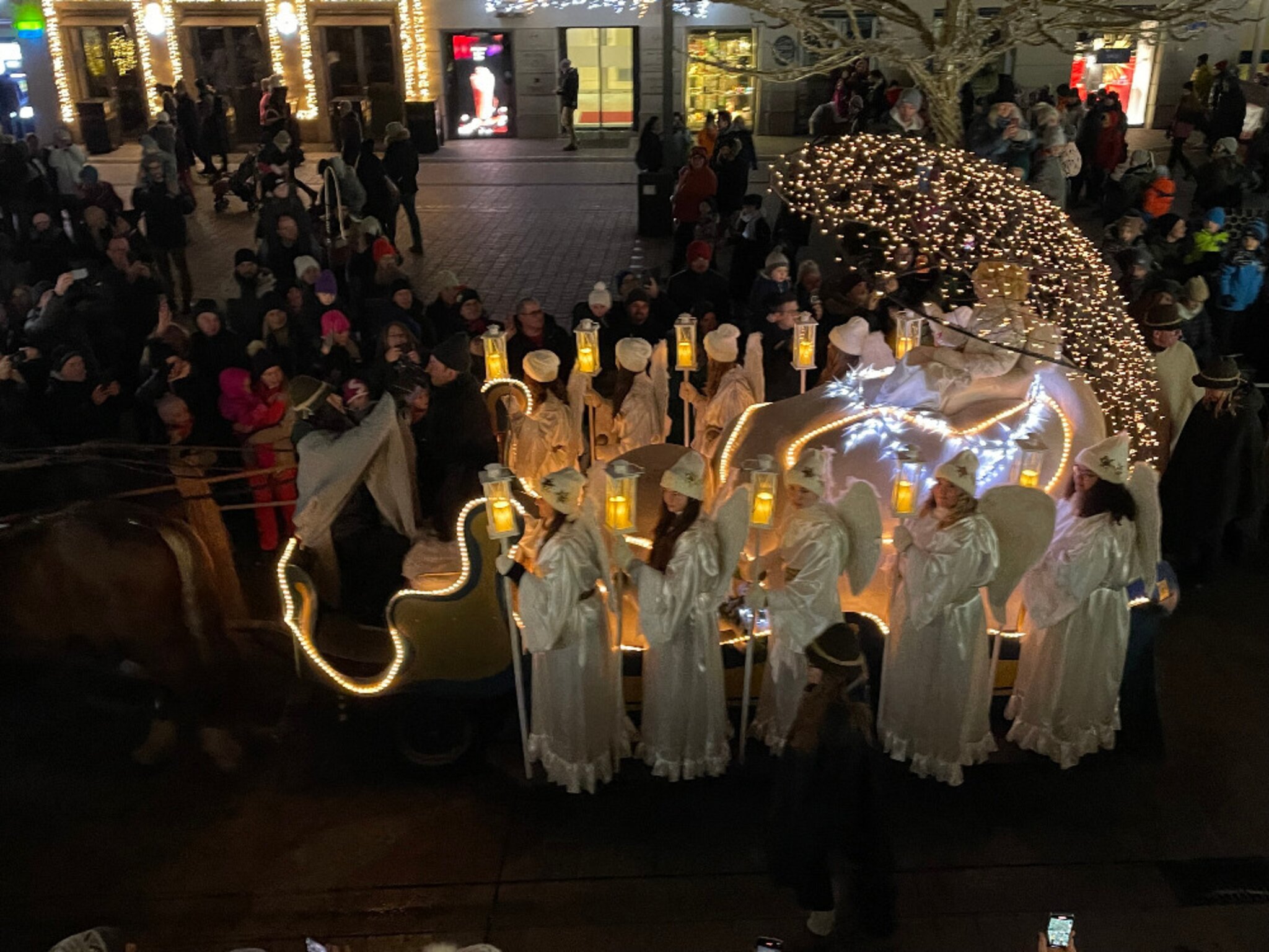 Christkindleinzug 2022: Das Christkindl brachte alle zum Strahlen ...